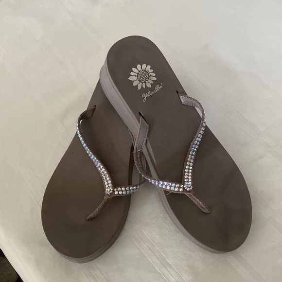 Yellow Box | Shoes | Yellow Box Sz 75 Wedged Flip Flops With ...